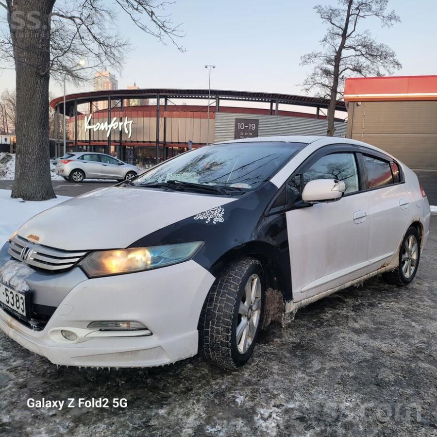 Balts Honda Insight 2009 Rīga, ar dzinēja tilpumu 1.40 L un nobraukumu 345 tūkst. km par 2000 €, foto 3 vietnē AUTOMOTO.COM.LV