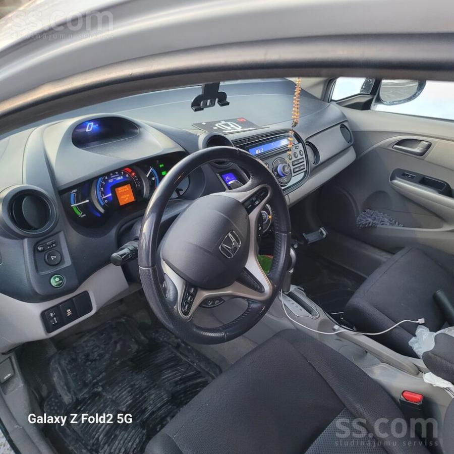 Balts Honda Insight 2009 Rīga, ar dzinēja tilpumu 1.40 L un nobraukumu 345 tūkst. km par 2000 €, foto 5 vietnē AUTOMOTO.COM.LV