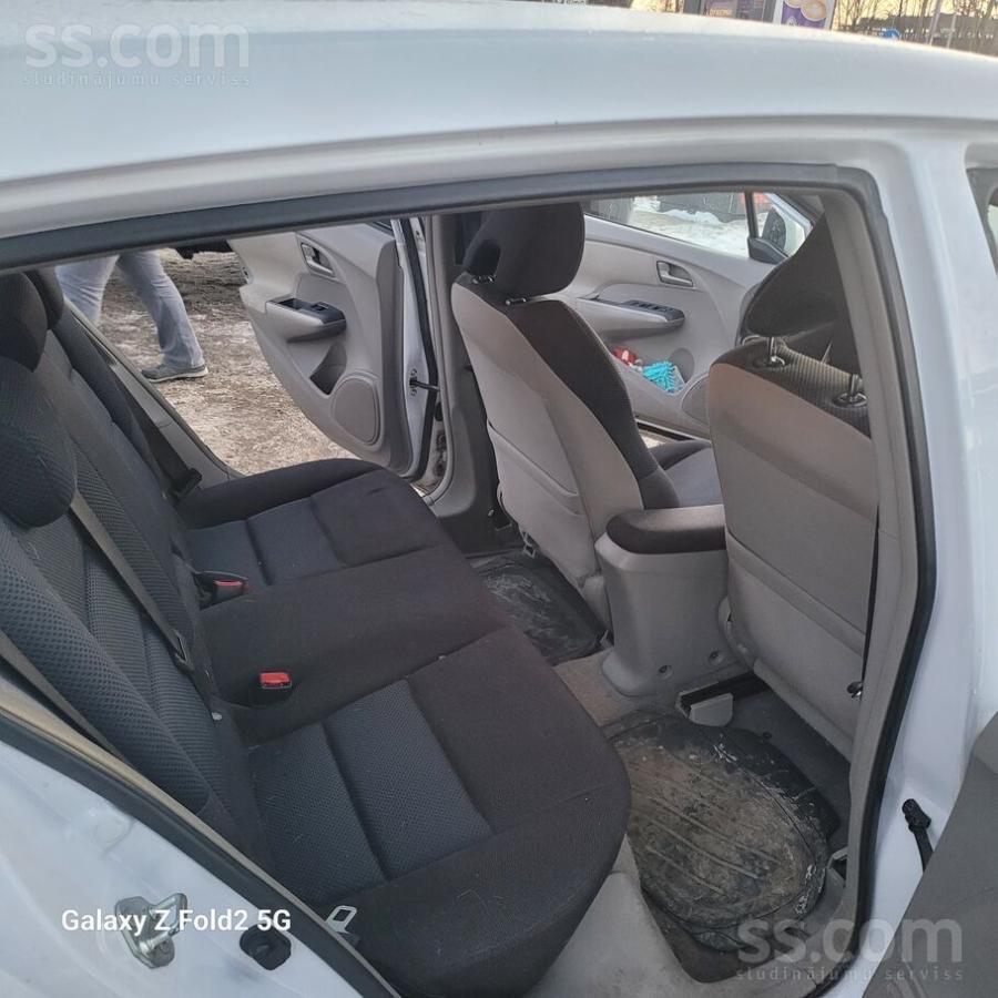 Balts Honda Insight 2009 Rīga, ar dzinēja tilpumu 1.40 L un nobraukumu 345 tūkst. km par 2000 €, foto 6 vietnē AUTOMOTO.COM.LV
