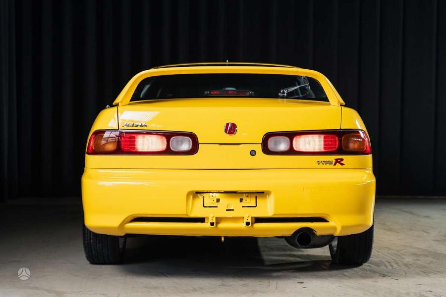 Yellow Honda Integra 2001 in Vilnius, with an engine capacity of 1.80 L and mileage of 60 thousand km for 30000 €, photo 5 on AUTOMOTO.COM.LV