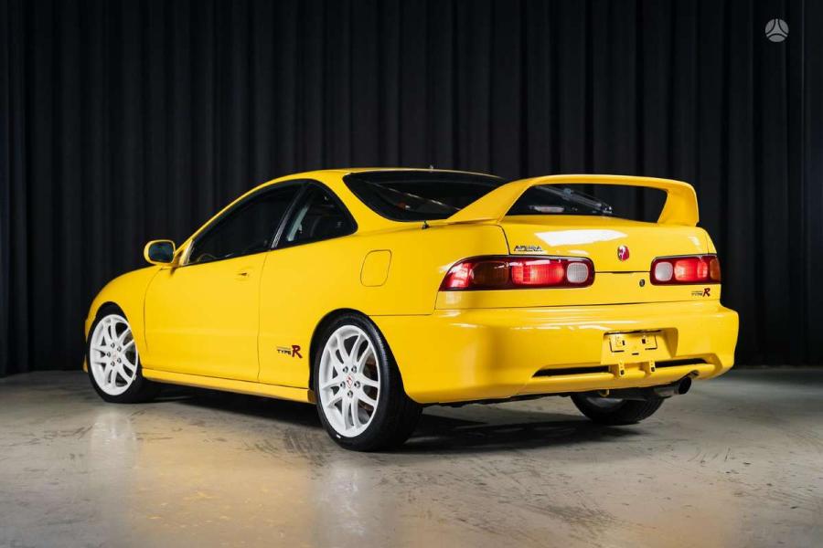 Yellow Honda Integra 2001 in Vilnius, with an engine capacity of 1.80 L and mileage of 60 thousand km for 30000 €, photo 6 on AUTOMOTO.COM.LV