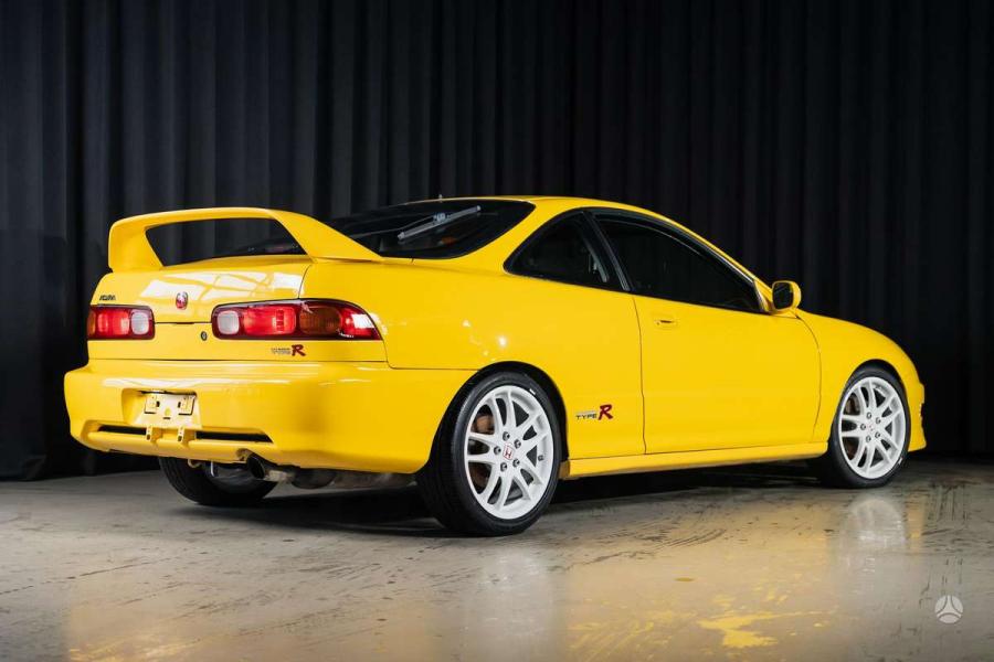 Yellow Honda Integra 2001 in Vilnius, with an engine capacity of 1.80 L and mileage of 60 thousand km for 16950 €, photo 5 on AUTOMOTO.COM.LV