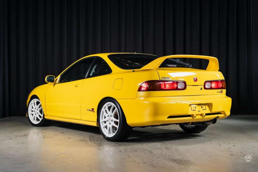 Yellow Honda Integra 2001 in Vilnius, with an engine capacity of 1.80 L and mileage of 60 thousand km for 16950 €, photo 7 on AUTOMOTO.COM.LV