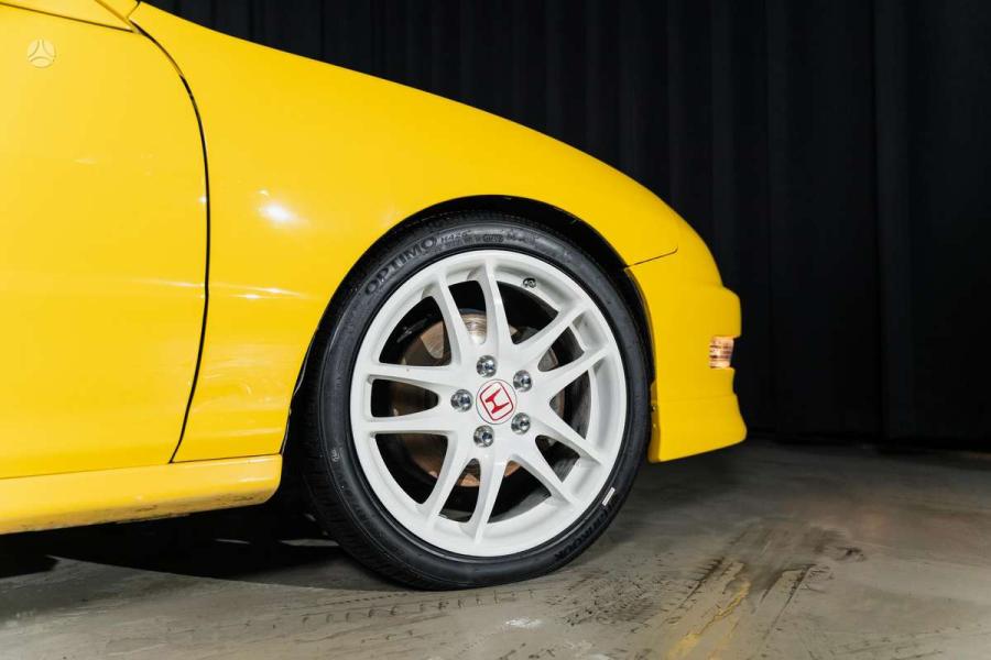 Yellow Honda Integra 2001 in Vilnius, with an engine capacity of 1.80 L and mileage of 60 thousand km for 16950 €, photo 12 on AUTOMOTO.COM.LV