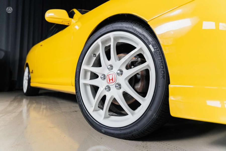 Yellow Honda Integra 2001 in Vilnius, with an engine capacity of 1.80 L and mileage of 60 thousand km for 16950 €, photo 13 on AUTOMOTO.COM.LV