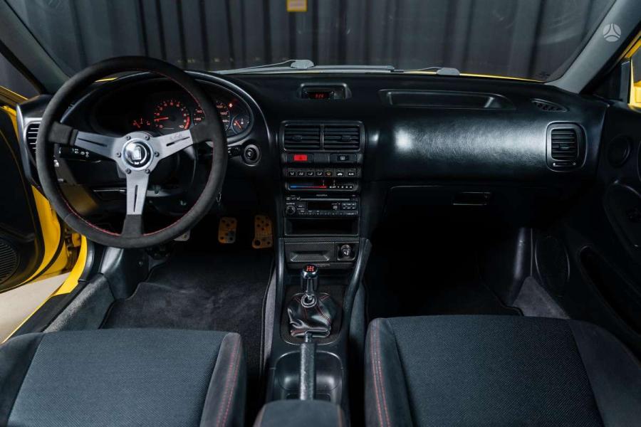 Yellow Honda Integra 2001 in Vilnius, with an engine capacity of 1.80 L and mileage of 60 thousand km for 16950 €, photo 16 on AUTOMOTO.COM.LV