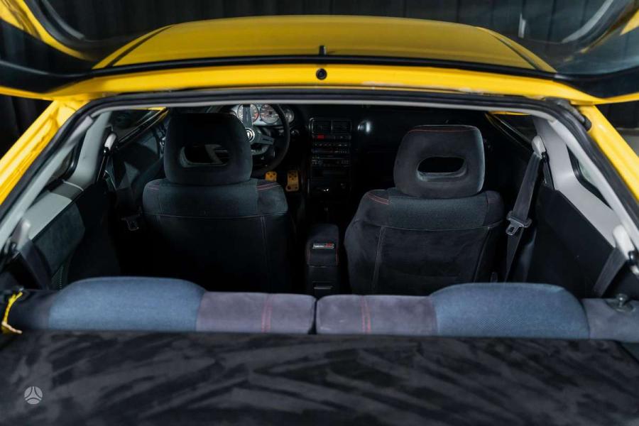 Yellow Honda Integra 2001 in Vilnius, with an engine capacity of 1.80 L and mileage of 60 thousand km for 16950 €, photo 27 on AUTOMOTO.COM.LV