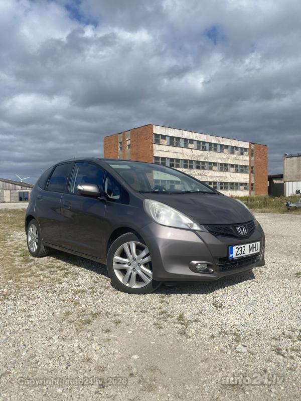Beige Honda Jazz 2012 in Parnu, with an engine capacity of 1.30 L and mileage of 235 thousand km for 4000 €, photo 1 on AUTOMOTO.COM.LV
