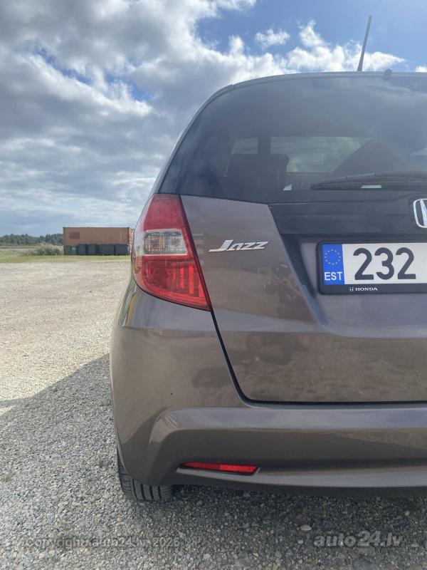 Beige Honda Jazz 2012 in Parnu, with an engine capacity of 1.30 L and mileage of 235 thousand km for 4000 €, photo 5 on AUTOMOTO.COM.LV