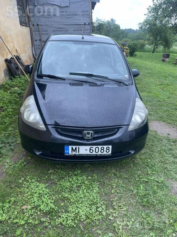 Melns Honda Jazz 2002 Cēsis, ar dzinēja tilpumu 1.30 L un nobraukumu 260 tūkst. km par 599 €, foto 1 vietnē AUTOMOTO.COM.LV