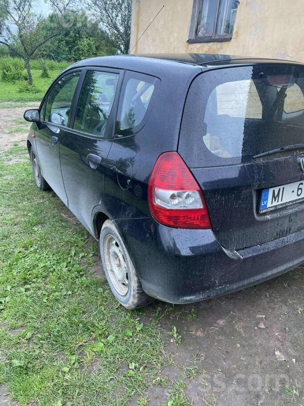 Melns Honda Jazz 2002 Cēsis, ar dzinēja tilpumu 1.30 L un nobraukumu 260 tūkst. km par 599 €, foto 4 vietnē AUTOMOTO.COM.LV