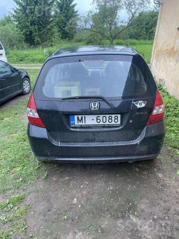 Melns Honda Jazz 2002 Cēsis, ar dzinēja tilpumu 1.30 L un nobraukumu 260 tūkst. km par 599 €, foto 6 vietnē AUTOMOTO.COM.LV