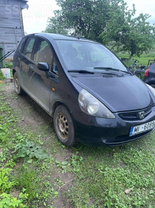 Black Honda Jazz 2002 in Cesis, with an engine capacity of 1.30 L and mileage of 260 thousand km for 550 €, photo 7 on AUTOMOTO.COM.LV
