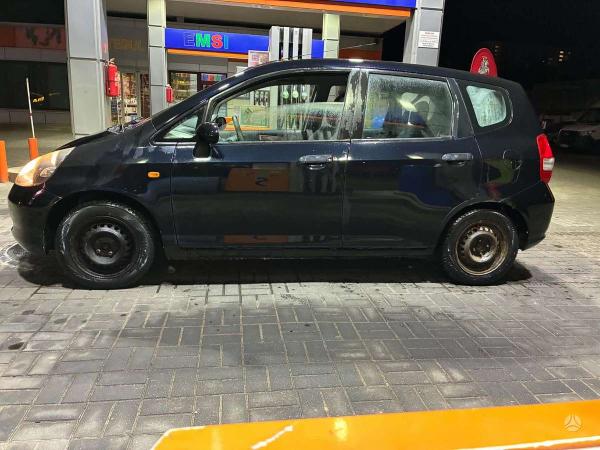 Melns Honda Jazz 2002 Viļņa, ar dzinēja tilpumu 1.30 L un nobraukumu 150 tūkst. km par 1250 €, foto 5 vietnē AUTOMOTO.COM.LV