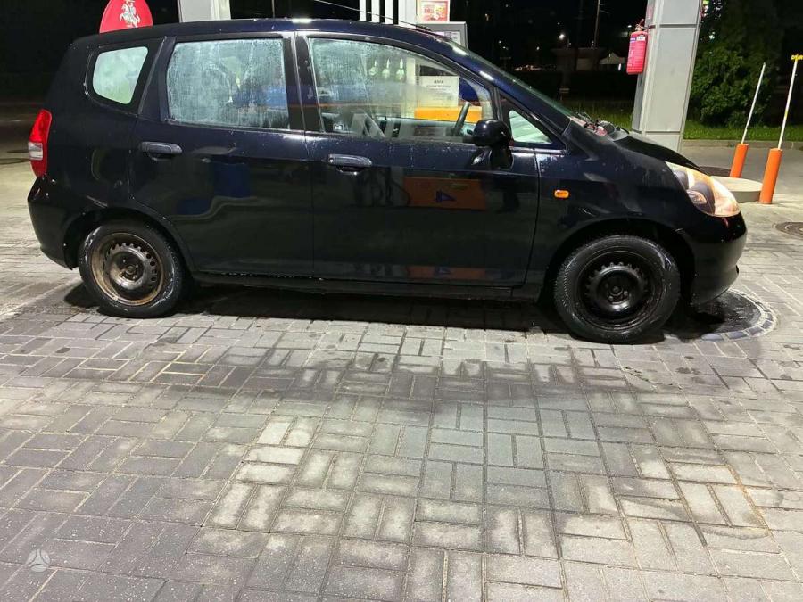 Melns Honda Jazz 2002 Viļņa, ar dzinēja tilpumu 1.30 L un nobraukumu 150 tūkst. km par 1250 €, foto 7 vietnē AUTOMOTO.COM.LV