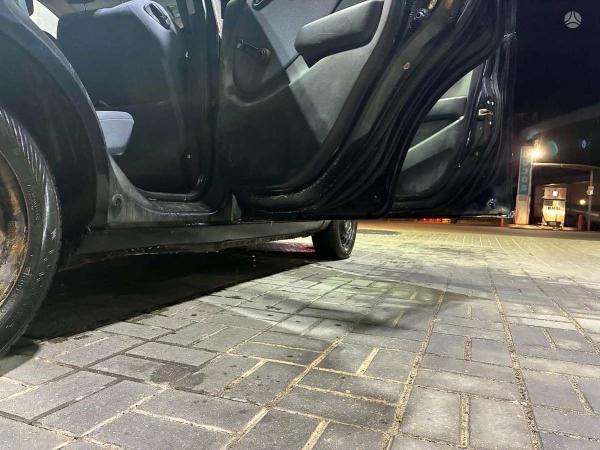 Melns Honda Jazz 2002 Viļņa, ar dzinēja tilpumu 1.30 L un nobraukumu 150 tūkst. km par 1250 €, foto 8 vietnē AUTOMOTO.COM.LV