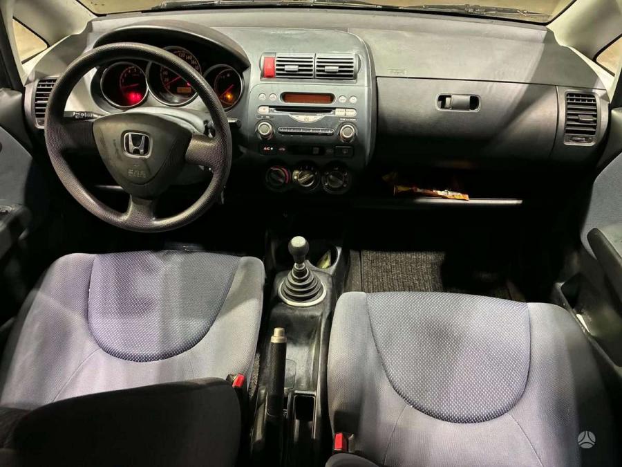 Melns Honda Jazz 2002 Viļņa, ar dzinēja tilpumu 1.30 L un nobraukumu 150 tūkst. km par 1250 €, foto 10 vietnē AUTOMOTO.COM.LV