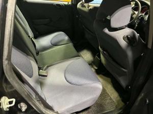 Melns Honda Jazz 2002 Viļņa, ar dzinēja tilpumu 1.30 L un nobraukumu 150 tūkst. km par 1250 €, foto 11 vietnē AUTOMOTO.COM.LV