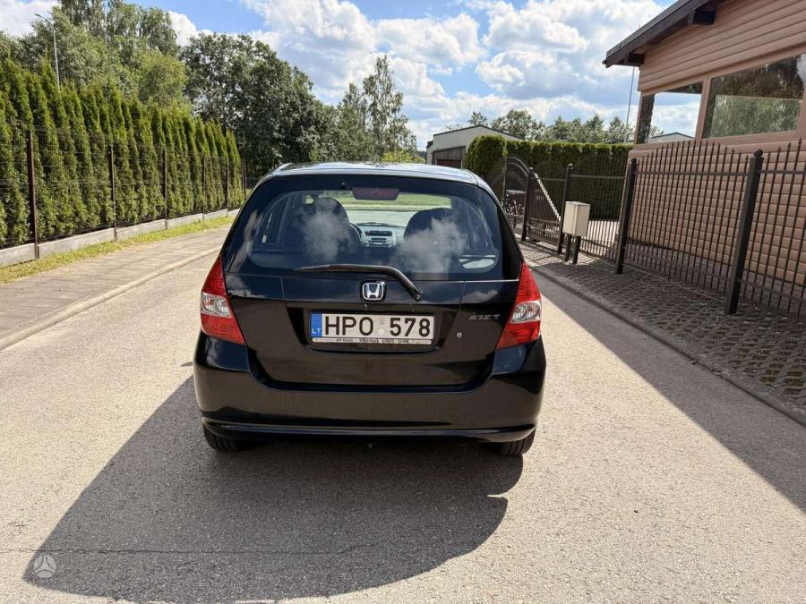 Melns Honda Jazz 2002 Viļņa, ar dzinēja tilpumu 1.30 L un nobraukumu 150 tūkst. km par 1249 €, foto 8 vietnē AUTOMOTO.COM.LV