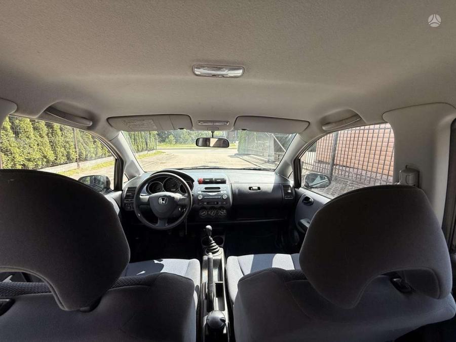 Melns Honda Jazz 2002 Viļņa, ar dzinēja tilpumu 1.30 L un nobraukumu 150 tūkst. km par 1249 €, foto 12 vietnē AUTOMOTO.COM.LV