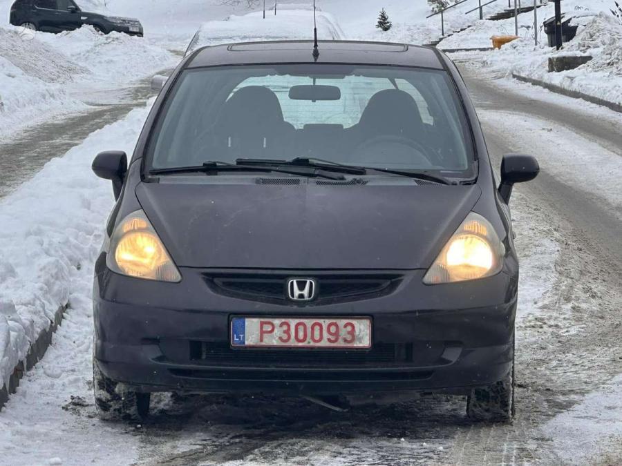 Melns Honda Jazz 2004 Viļņa, ar dzinēja tilpumu 1.34 L un nobraukumu 330 tūkst. km par 950 €, foto 2 vietnē AUTOMOTO.COM.LV