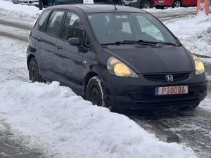 Melns Honda Jazz 2004 Viļņa, ar dzinēja tilpumu 1.34 L un nobraukumu 330 tūkst. km par 950 €, foto 3 vietnē AUTOMOTO.COM.LV