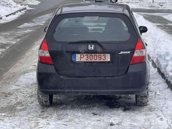 Melns Honda Jazz 2004 Viļņa, ar dzinēja tilpumu 1.34 L un nobraukumu 330 tūkst. km par 950 €, foto 5 vietnē AUTOMOTO.COM.LV