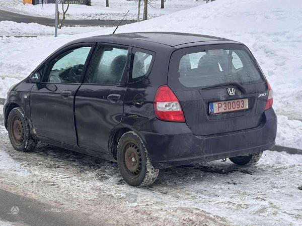 Melns Honda Jazz 2004 Viļņa, ar dzinēja tilpumu 1.34 L un nobraukumu 330 tūkst. km par 950 €, foto 6 vietnē AUTOMOTO.COM.LV
