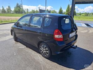Melns Honda Jazz 2005 Utena, ar dzinēja tilpumu 1.30 L un nobraukumu 226 tūkst. km par 970 €, foto 5 vietnē AUTOMOTO.COM.LV