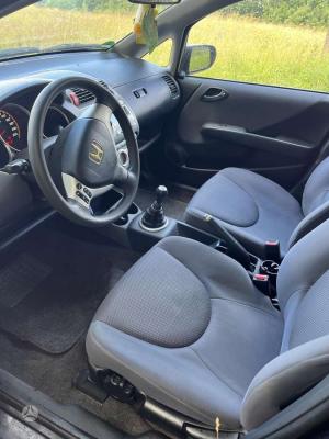 Melns Honda Jazz 2005 Lazdijai, ar dzinēja tilpumu 1.34 L un nobraukumu 168 tūkst. km par 1150 €, foto 4 vietnē AUTOMOTO.COM.LV