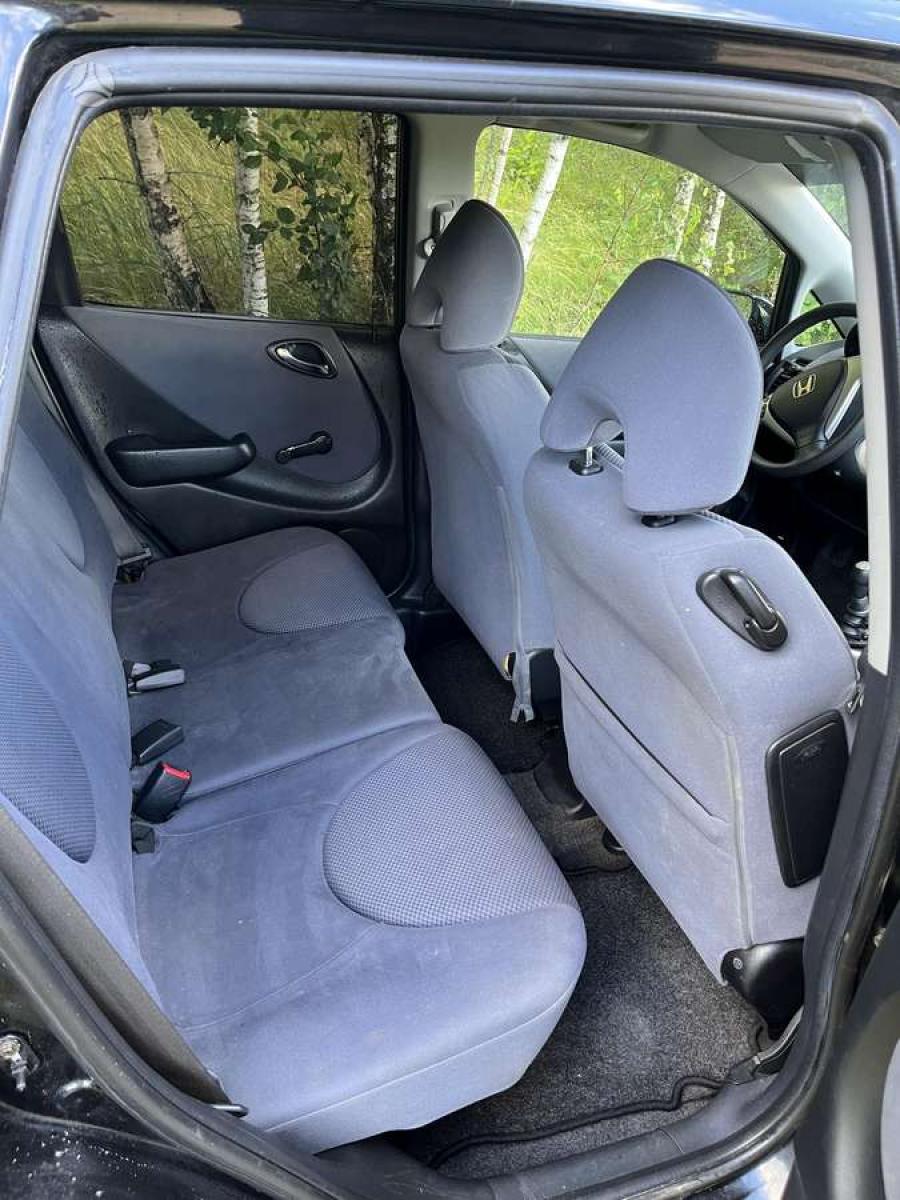 Melns Honda Jazz 2005 Lazdijai, ar dzinēja tilpumu 1.34 L un nobraukumu 168 tūkst. km par 1150 €, foto 7 vietnē AUTOMOTO.COM.LV