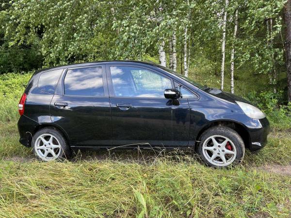 Black Honda Jazz 2005 in Lazdijai, with an engine capacity of 1.34 L and mileage of 168 thousand km for 1150 €, photo 8 on AUTOMOTO.COM.LV