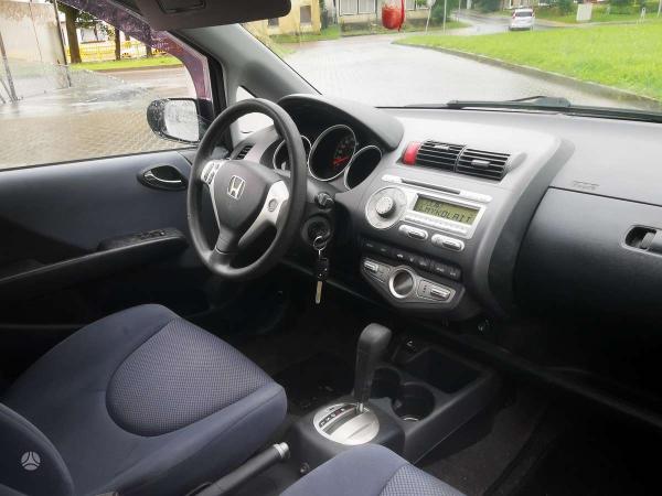 Melns Honda Jazz 2005 Viļņa, ar dzinēja tilpumu 1.30 L un nobraukumu 227 tūkst. km par 2770 €, foto 6 vietnē AUTOMOTO.COM.LV
