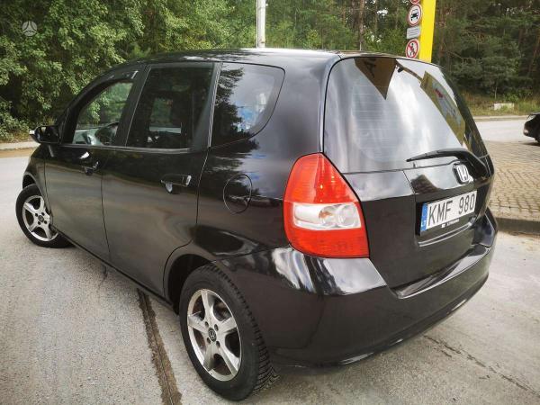 Black Honda Jazz 2005 in Vilnius, with an engine capacity of 1.30 L and mileage of 229 thousand km for 2750 €, photo 1 on AUTOMOTO.COM.LV