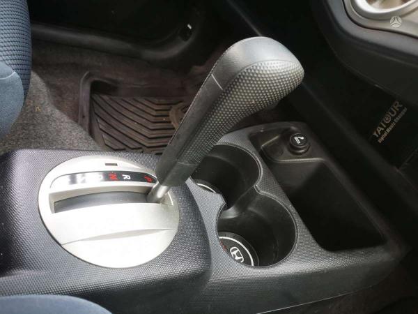 Black Honda Jazz 2005 in Vilnius, with an engine capacity of 1.30 L and mileage of 229 thousand km for 2750 €, photo 3 on AUTOMOTO.COM.LV