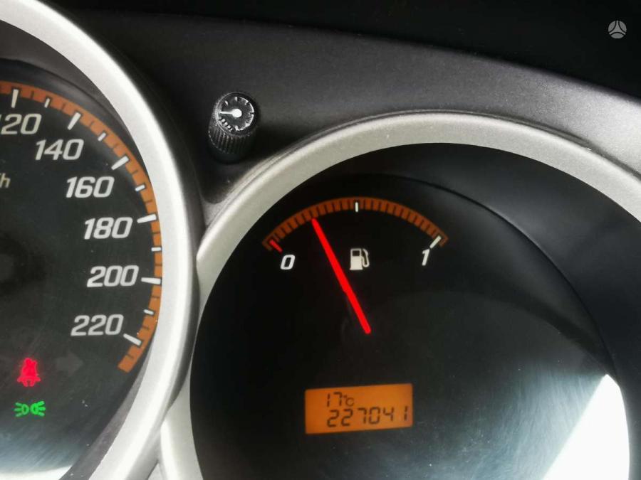 Black Honda Jazz 2005 in Vilnius, with an engine capacity of 1.30 L and mileage of 229 thousand km for 2750 €, photo 5 on AUTOMOTO.COM.LV