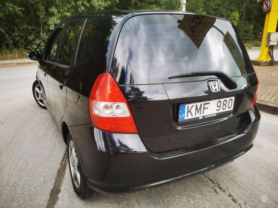 Black Honda Jazz 2005 in Vilnius, with an engine capacity of 1.30 L and mileage of 229 thousand km for 2750 €, photo 9 on AUTOMOTO.COM.LV