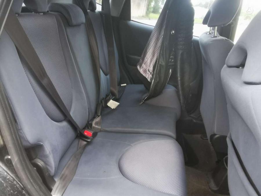 Black Honda Jazz 2005 in Vilnius, with an engine capacity of 1.30 L and mileage of 229 thousand km for 2750 €, photo 21 on AUTOMOTO.COM.LV