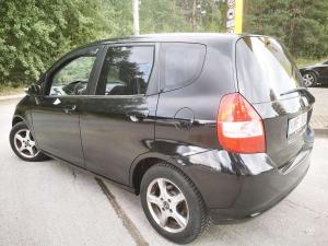 Black Honda Jazz 2005 in Vilnius, with an engine capacity of 1.34 L and mileage of 223 thousand km for 2650 €, photo 3 on AUTOMOTO.COM.LV
