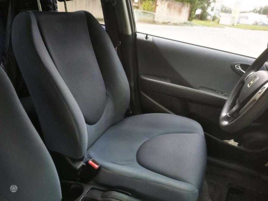 Black Honda Jazz 2005 in Vilnius, with an engine capacity of 1.34 L and mileage of 223 thousand km for 2650 €, photo 18 on AUTOMOTO.COM.LV