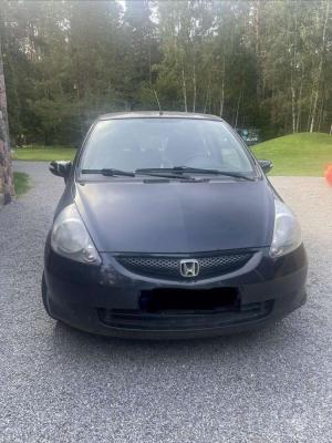 Melns Honda Jazz 2005 Viļņa, ar dzinēja tilpumu 1.34 L un nobraukumu 222 tūkst. km par 1850 €, foto  vietnē AUTOMOTO.COM.LV