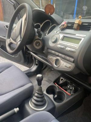 Black Honda Jazz 2005 in Vilnius, with an engine capacity of 1.34 L and mileage of 222 thousand km for 1850 €, photo 3 on AUTOMOTO.COM.LV