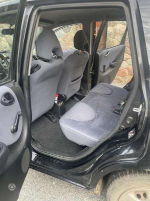 Black Honda Jazz 2005 in Vilnius, with an engine capacity of 1.34 L and mileage of 222 thousand km for 1850 €, photo 4 on AUTOMOTO.COM.LV