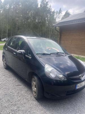Black Honda Jazz 2005 in Vilnius, with an engine capacity of 1.34 L and mileage of 222 thousand km for 1850 €, photo 6 on AUTOMOTO.COM.LV
