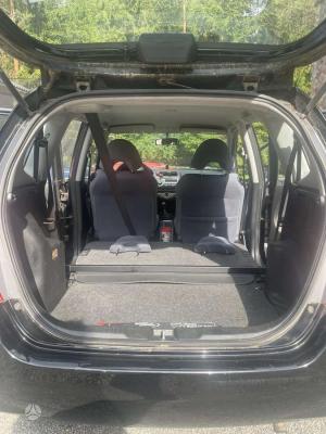 Black Honda Jazz 2005 in Vilnius, with an engine capacity of 1.34 L and mileage of 222 thousand km for 1850 €, photo 12 on AUTOMOTO.COM.LV