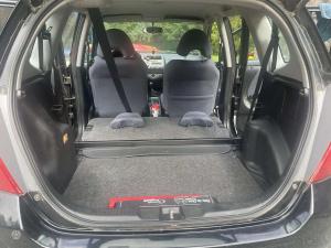 Black Honda Jazz 2005 in Vilnius, with an engine capacity of 1.34 L and mileage of 222 thousand km for 1850 €, photo 13 on AUTOMOTO.COM.LV