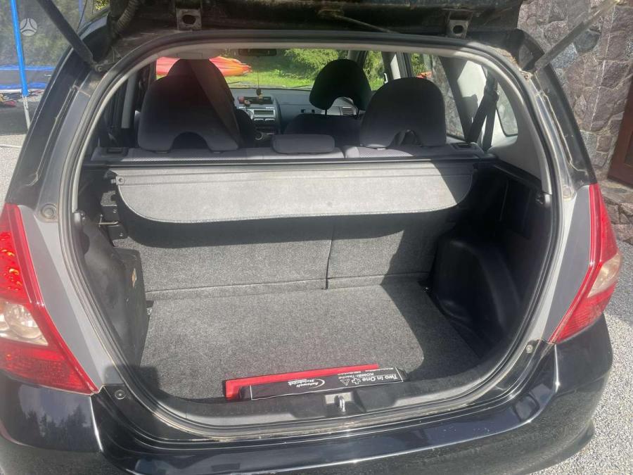 Black Honda Jazz 2005 in Vilnius, with an engine capacity of 1.34 L and mileage of 222 thousand km for 1850 €, photo 14 on AUTOMOTO.COM.LV