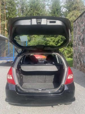 Black Honda Jazz 2005 in Vilnius, with an engine capacity of 1.34 L and mileage of 222 thousand km for 1850 €, photo 15 on AUTOMOTO.COM.LV