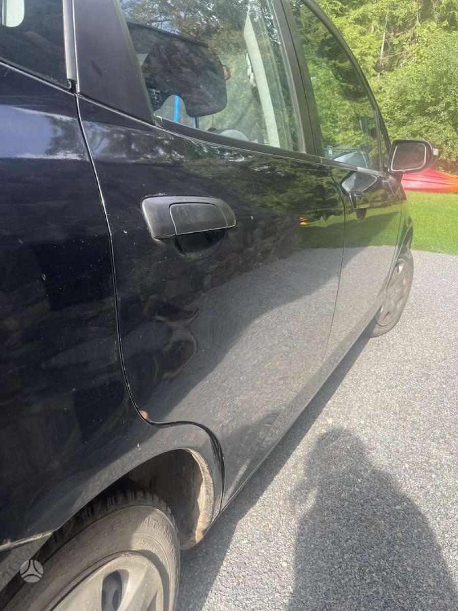 Black Honda Jazz 2005 in Vilnius, with an engine capacity of 1.34 L and mileage of 222 thousand km for 1850 €, photo 19 on AUTOMOTO.COM.LV