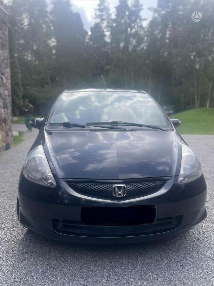 Black Honda Jazz 2005 in Vilnius, with an engine capacity of 1.34 L and mileage of 222 thousand km for 1850 €, photo 23 on AUTOMOTO.COM.LV